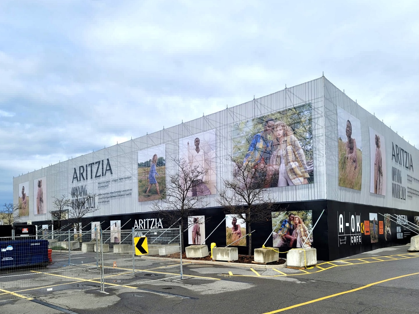 Aritzia Vaughan Trusts Signarama Toronto For Their New 300ft Long Sign
