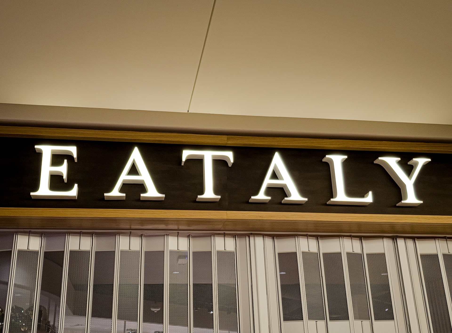 Signarama Toronto Makes New Signs For Eataly Sherway gardens