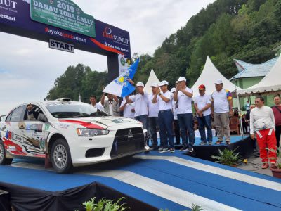 Musa Rajekshah Lepas 42 Peserta Rally Dari Pantai Bebas Parapat