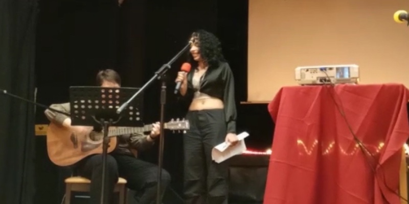 Azu Singer from Essen | mukken