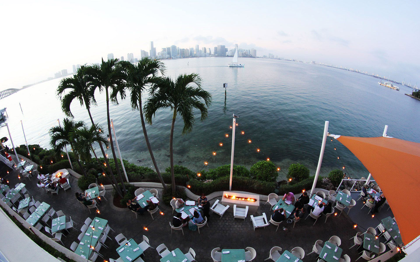 Rostiger Pelikan in Key Biscayne, FL - Miami und die Strände