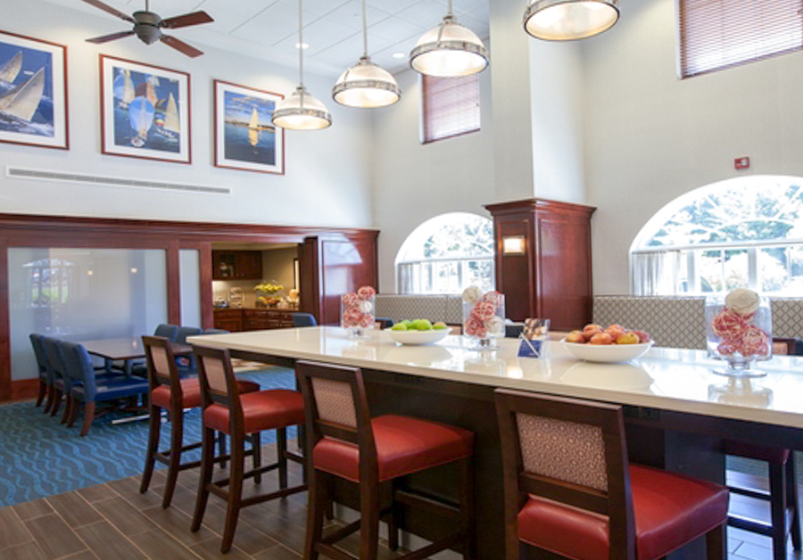 Hampton Inn & Suites | Middletown, RI 02842