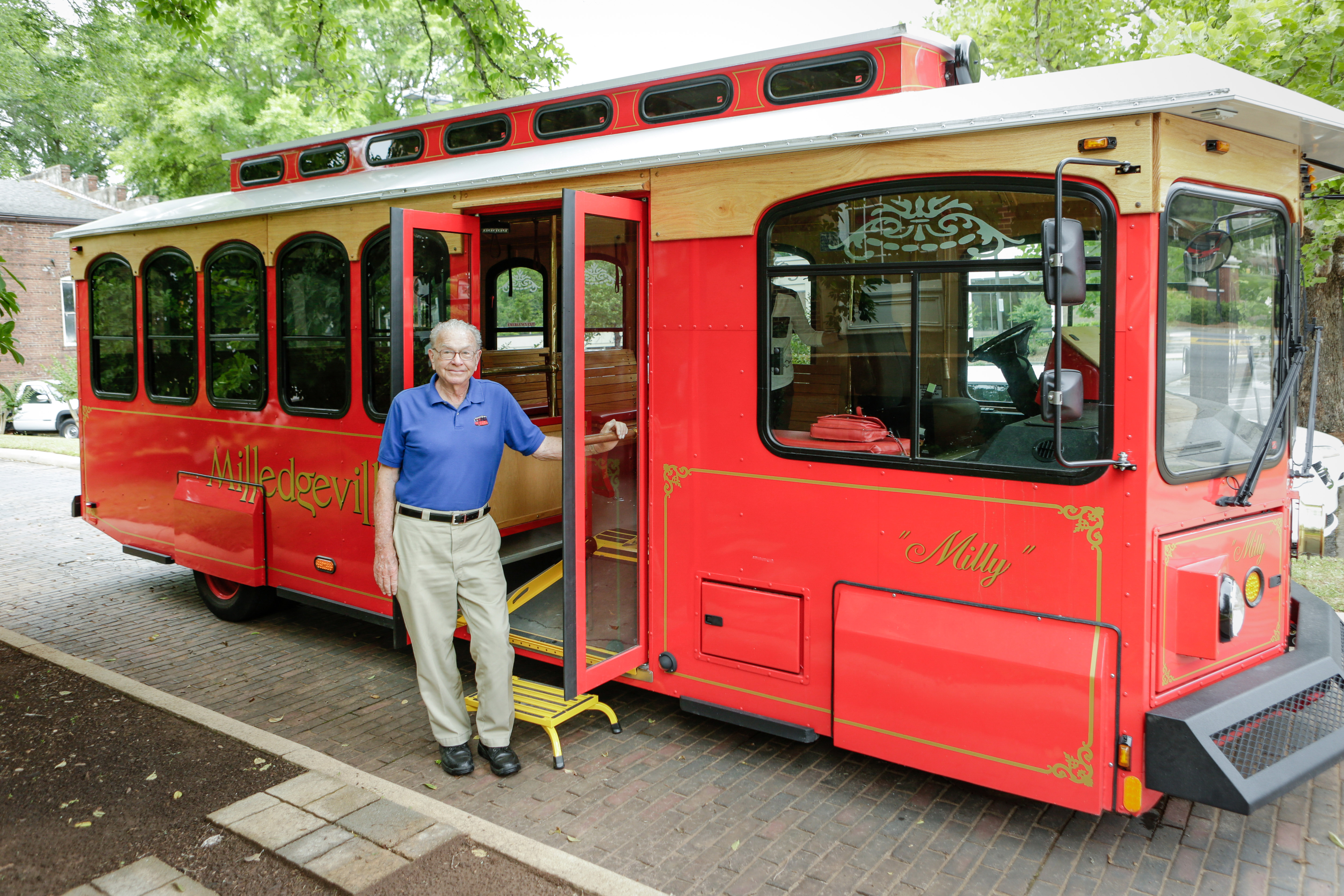 Trolley Driver Retires After 30 Years