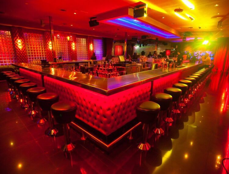 Bars Downtown Palm Springs Unwind At Tony's Grill & Bar's New Location