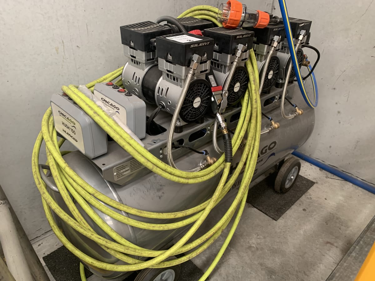 Chicago Hush 150 Silenced Air Compressor - Slattery Auctions