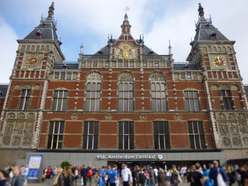 How to take the train journey from Paris to Amsterdam | ShowMeTheJourney