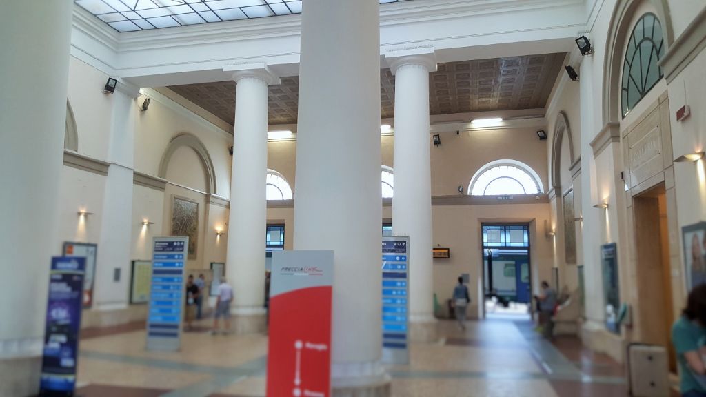 Using the main railway station in Perugia | ShowMeTheJourney