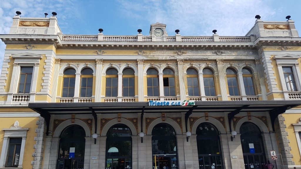 Using the main railway station in Trieste | ShowMeTheJourney