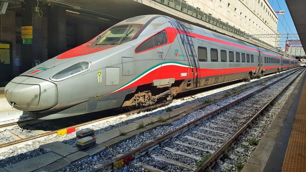 How to take the train journey from Rome to Bari | ShowMeTheJourney