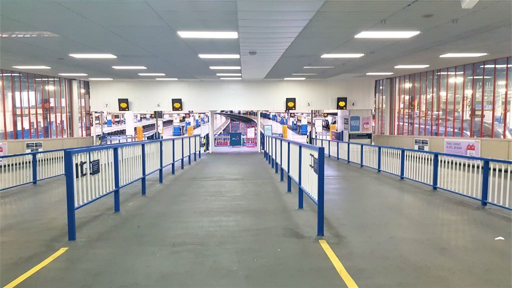 Using Euston railway station in London | ShowMeTheJourney