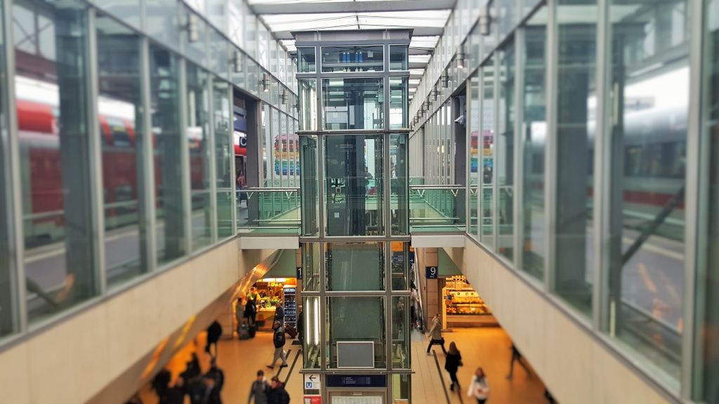 Using major Stations in Germany (the Hauptbahnhofs) | ShowMeTheJourney