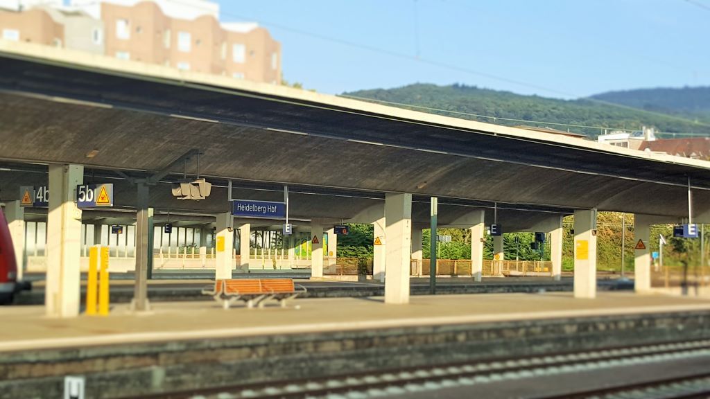 Using the main railway station in Heidelberg | ShowMeTheJourney