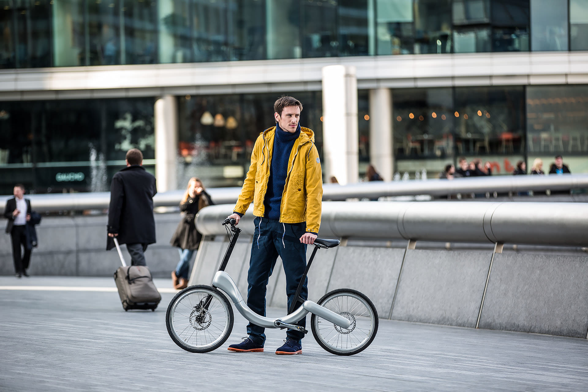 Tech of the Week: the chainless smart bike that can be folded under a ...