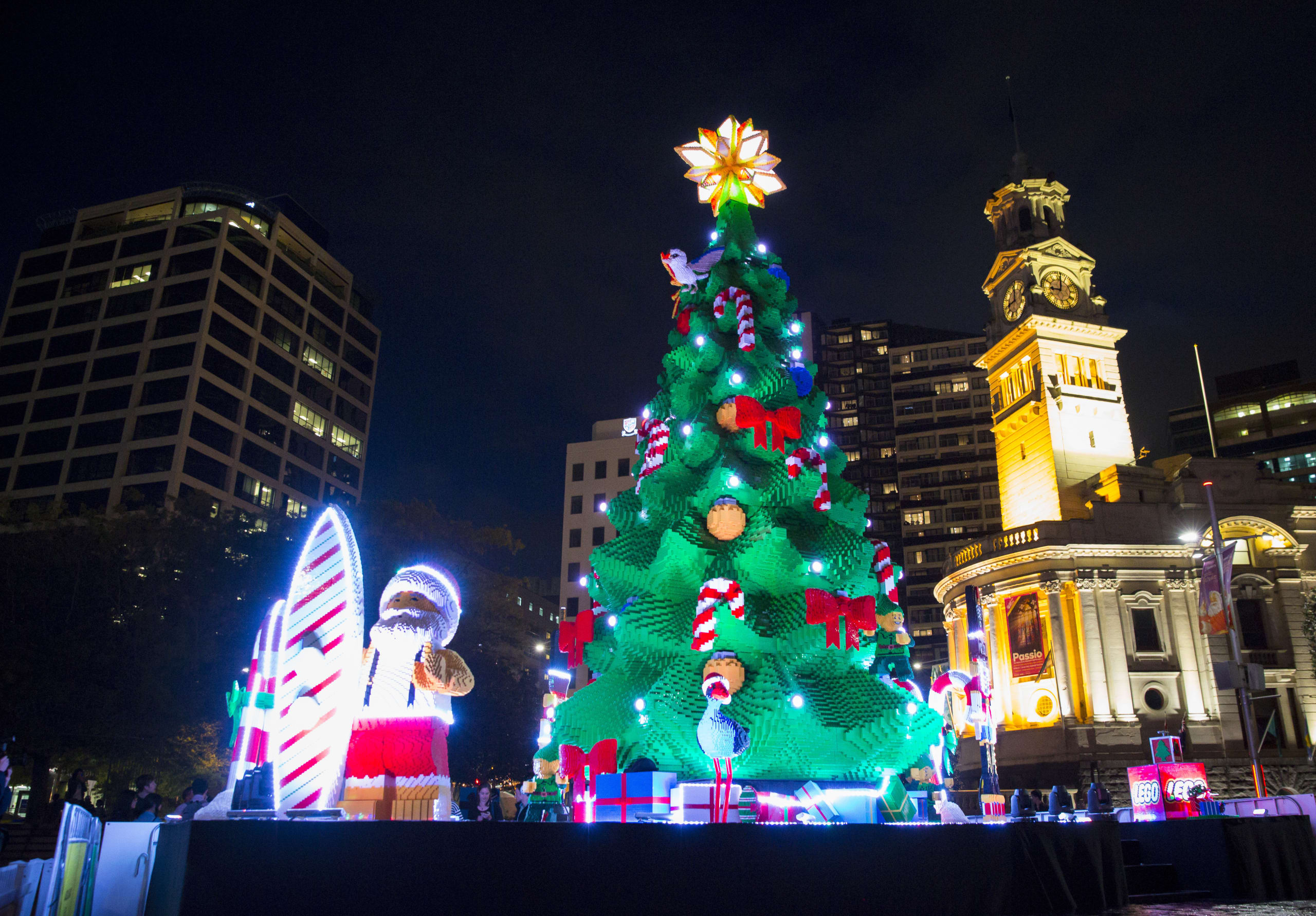 Deck the (plastic) halls: Largest Lego Christmas tree in the Southern ...