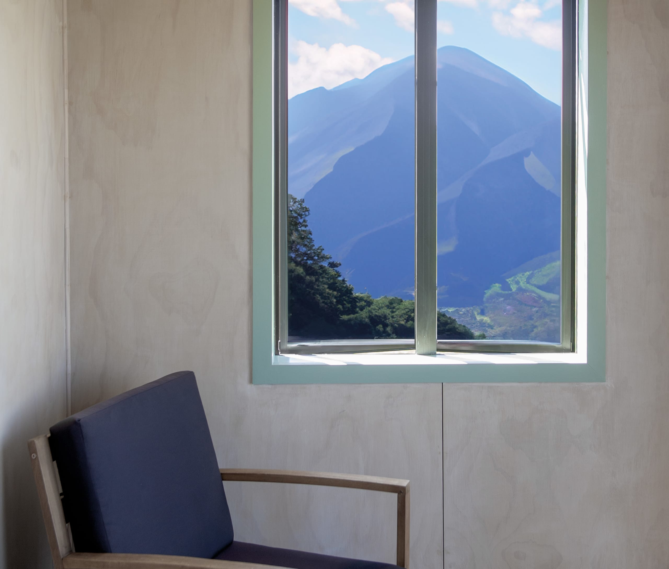 How To Give A Cabin Character With A Stain And Paint Combination - Good ...