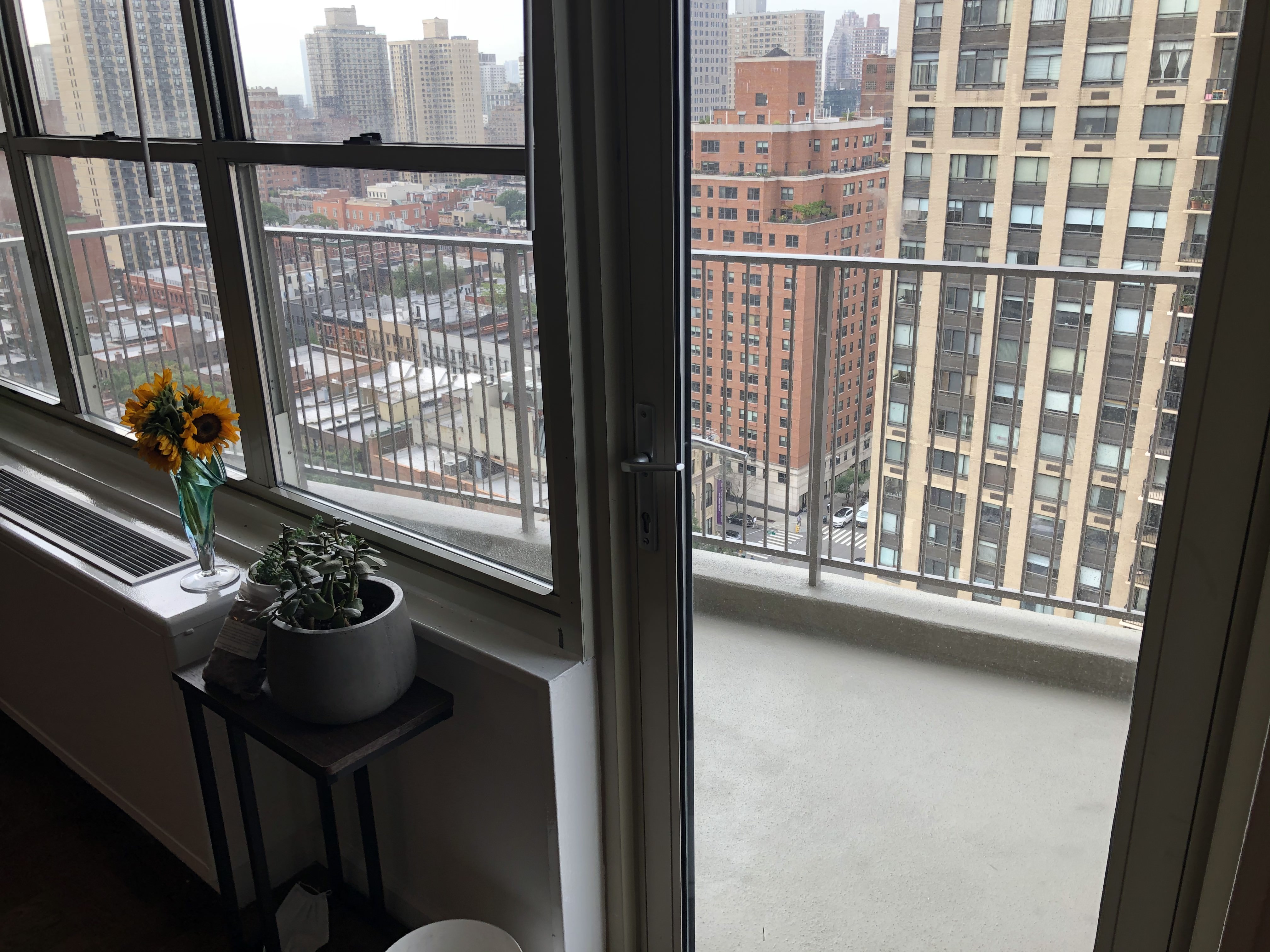 customer side table | Spacejoy