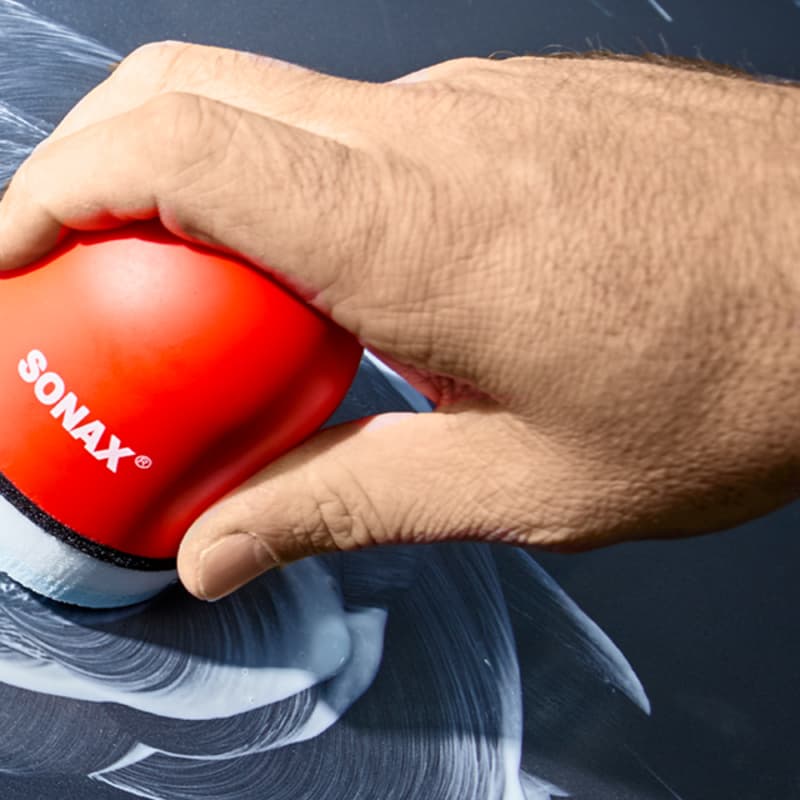 Leichte Kratzer im Autolack polieren | SONAX Leichte Kratzer im Autolack polieren | SONAX
