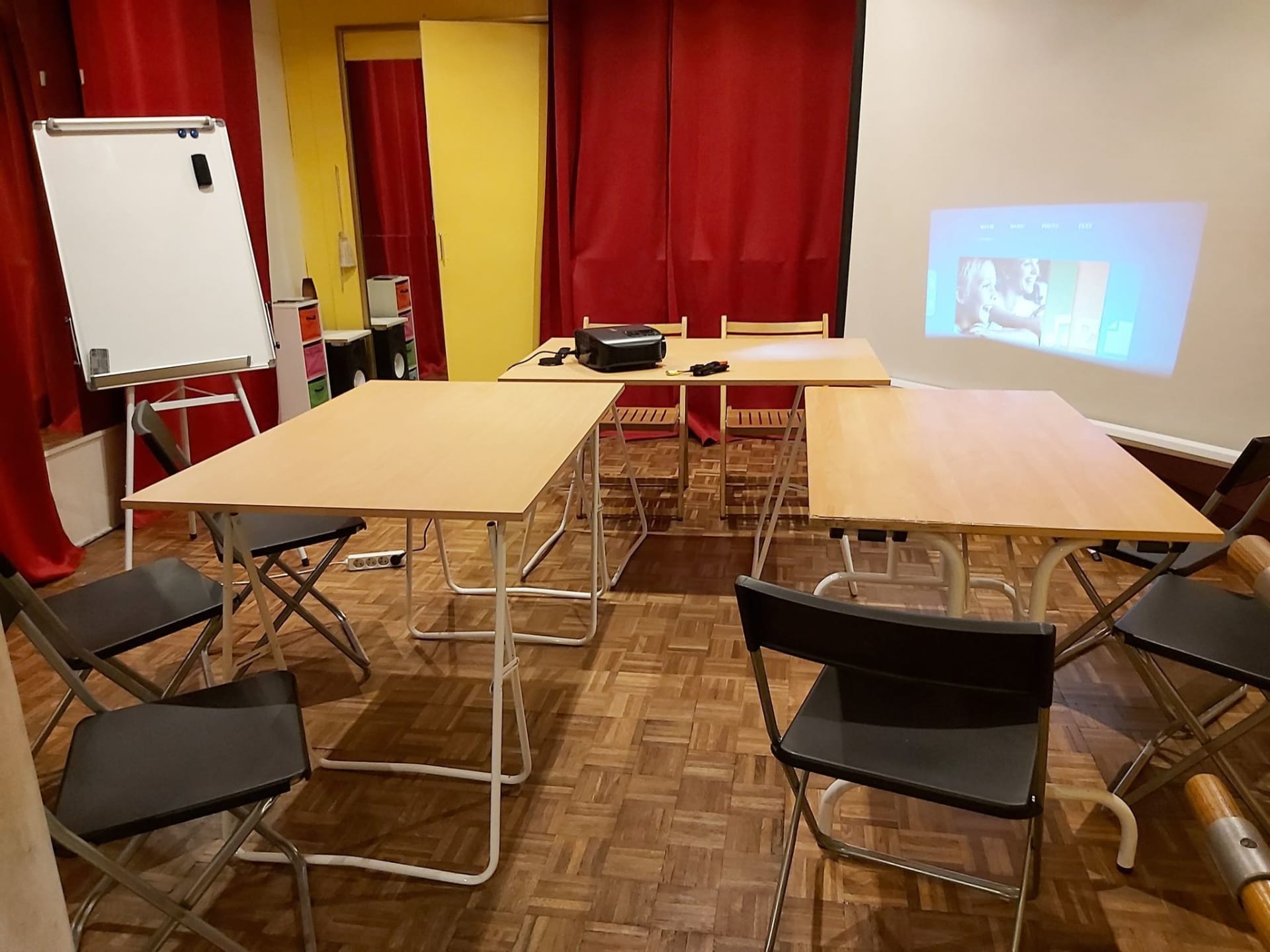Louer & Privatiser Salle Pliaska Paris Montmartre (Rochechouart)