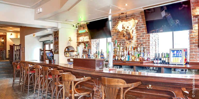 The Canadian Embassy Pub | Bar à louer près de la Porte Maillot