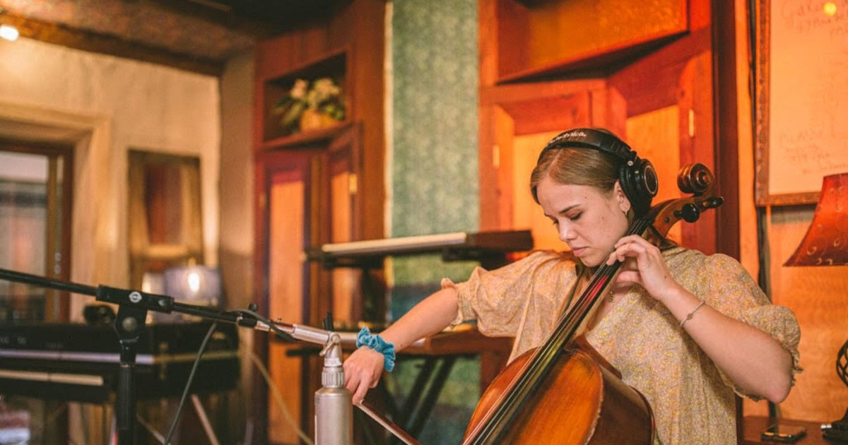 Emily Booher - studio cellist & composer - Mexico City | SoundBetter