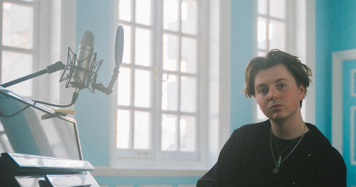 Isaac Stuart - Singer-Songwriter Pianist - London | SoundBetter