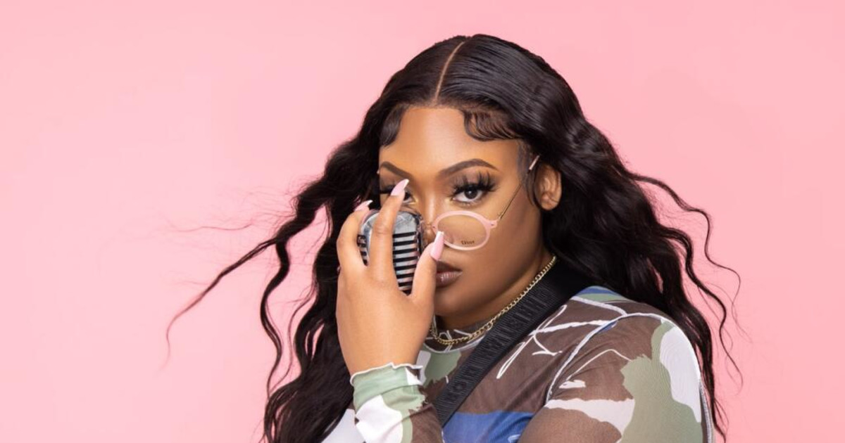 Azia Adelle with the pen 🖊️ - Singer, songwriter - Atlanta | SoundBetter