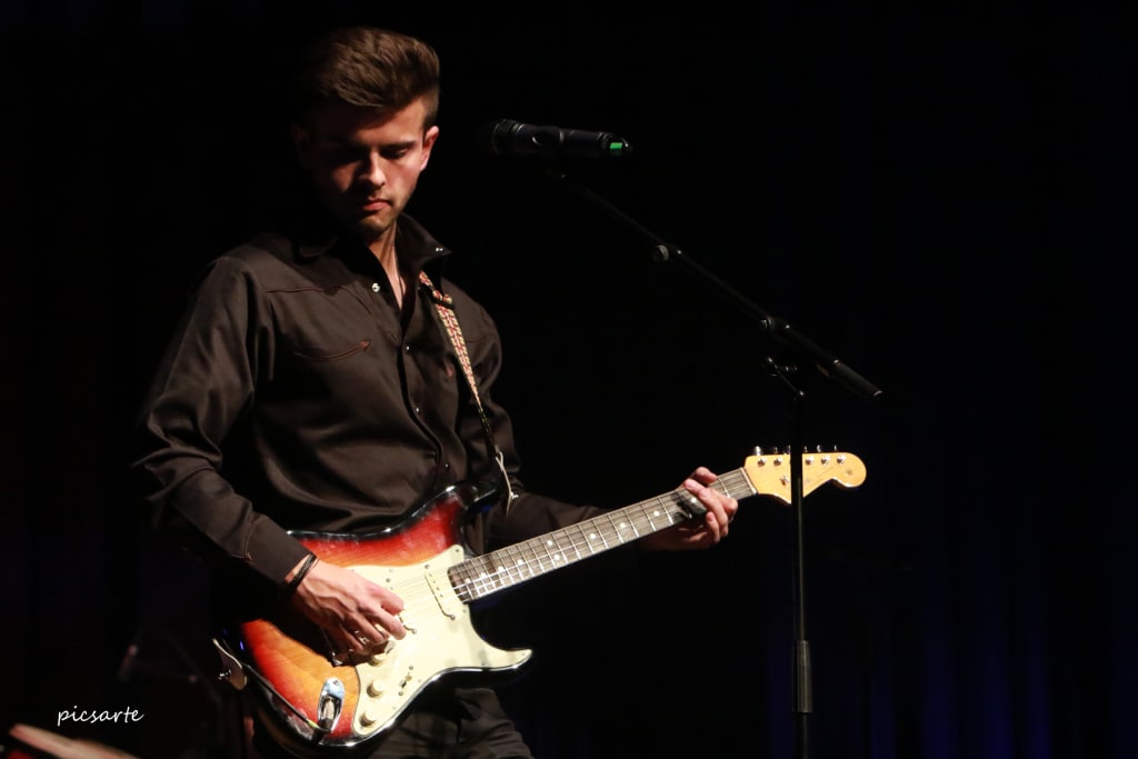 John Gibson Music - Session Guitarist - Munich | SoundBetter