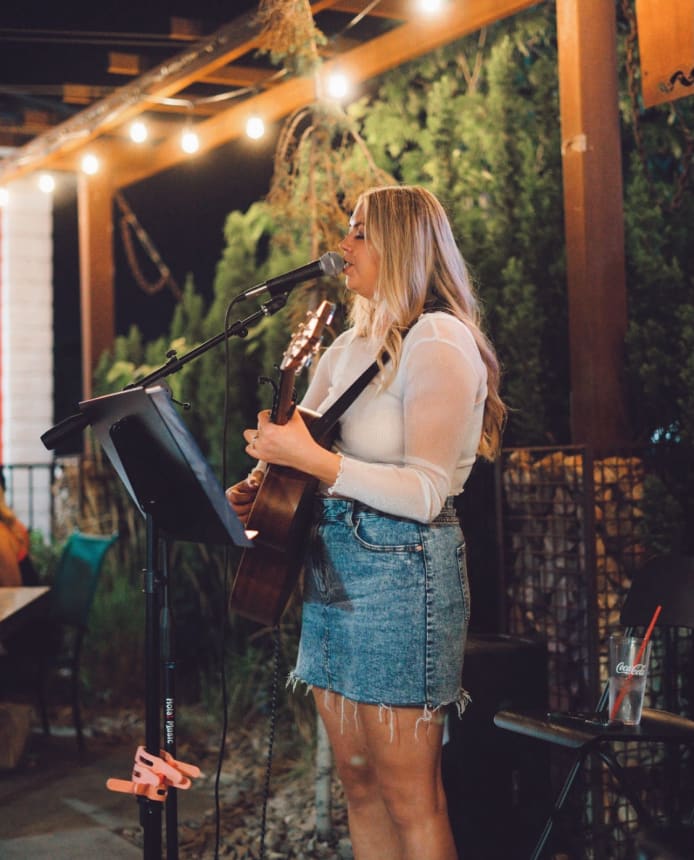 Alli Brown - Singer/songwriter guitarist - Salt Lake City | SoundBetter