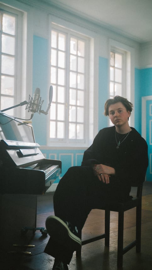 Isaac Stuart - Singer-Songwriter Pianist - London | SoundBetter