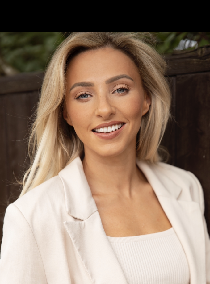 Abbie Chambers's Instagram, Twitter & Facebook on IDCrawl