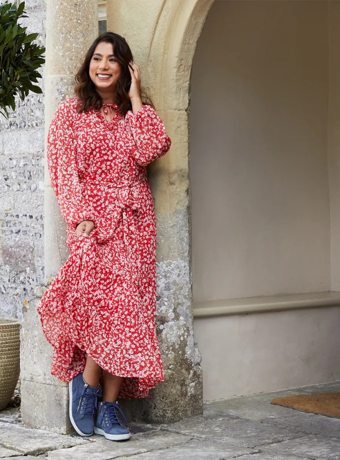 Della T | Female model | Source Models model agency | 147782