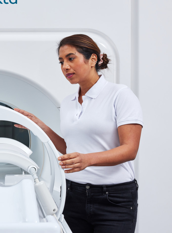 Della T | Female model | Source Models model agency | 147782