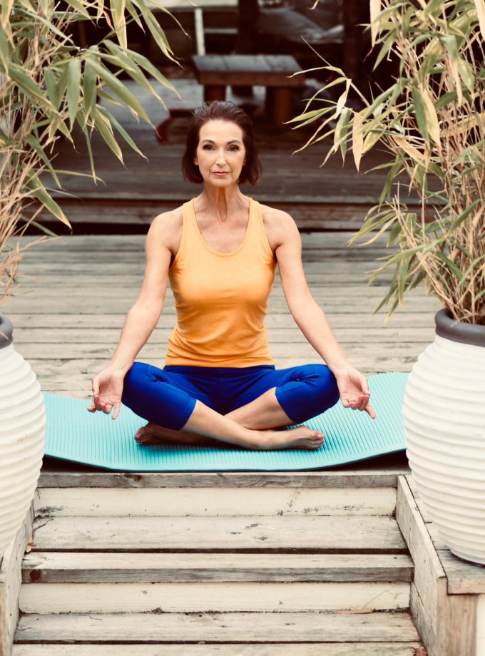 Di C | Female model | Source Models model agency | 259075