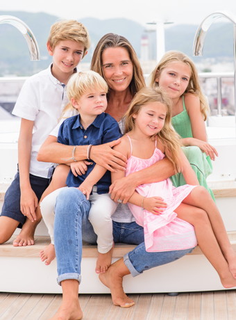 Model families | Families for advertising and commercial work.