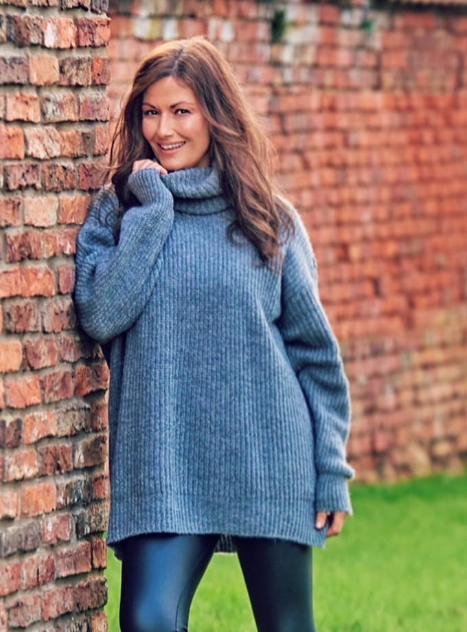 Julie L | Female model | Source Models model agency | 31844