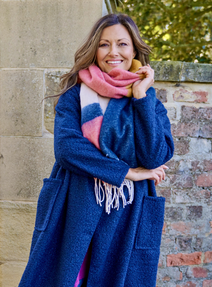 Julie L | Female model | Source Models model agency | 31844