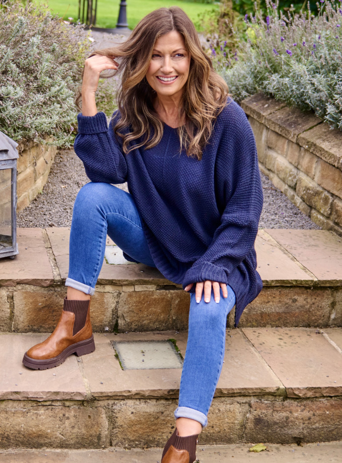 Julie L | Female model | Source Models model agency | 31844