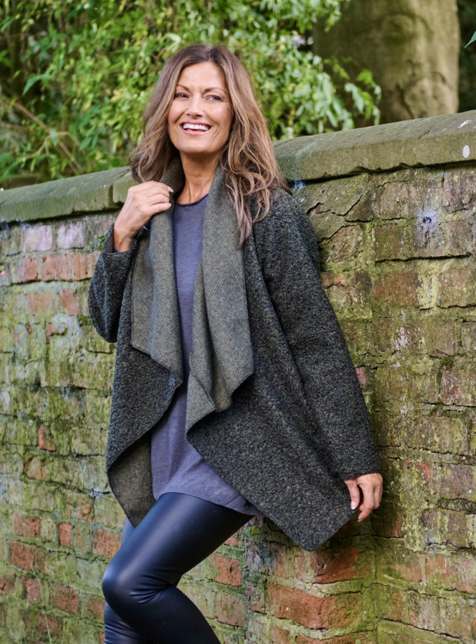 Julie L | Female model | Source Models model agency | 31844