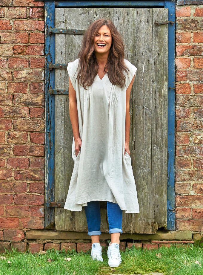 Julie L | Female model | Source Models model agency | 31844