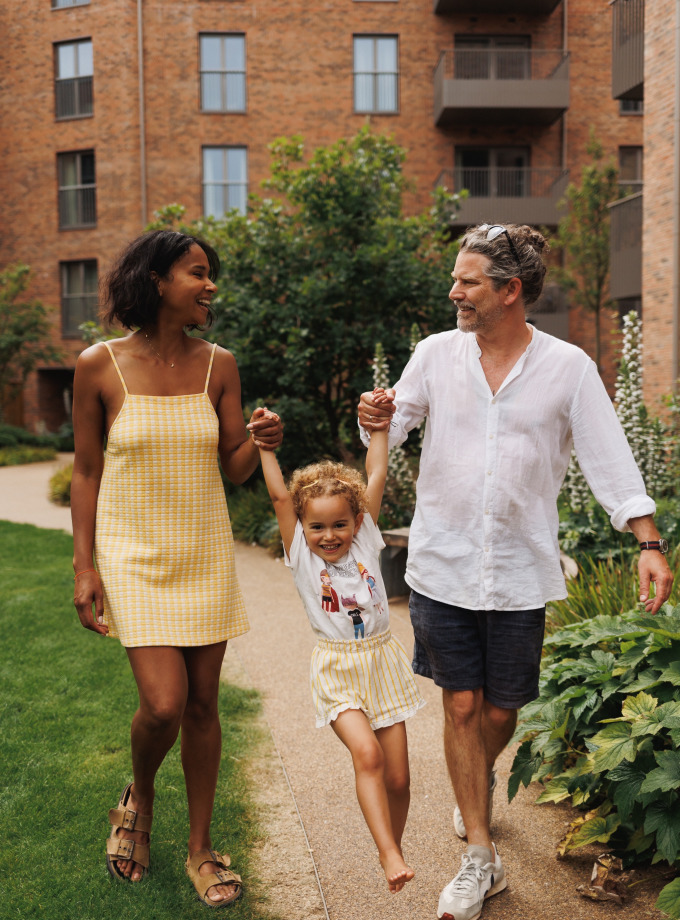 Model families | Families for advertising and commercial work.