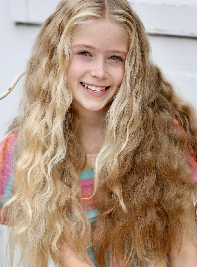 Mia W | Child model | Source Models model agency | 214705