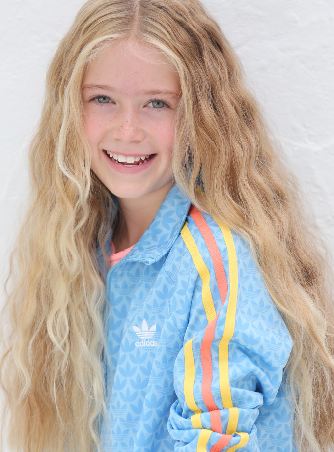 Mia W | Child model | Source Models model agency | 214705