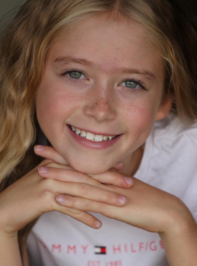 Mia W | Child model | Source Models model agency | 214705