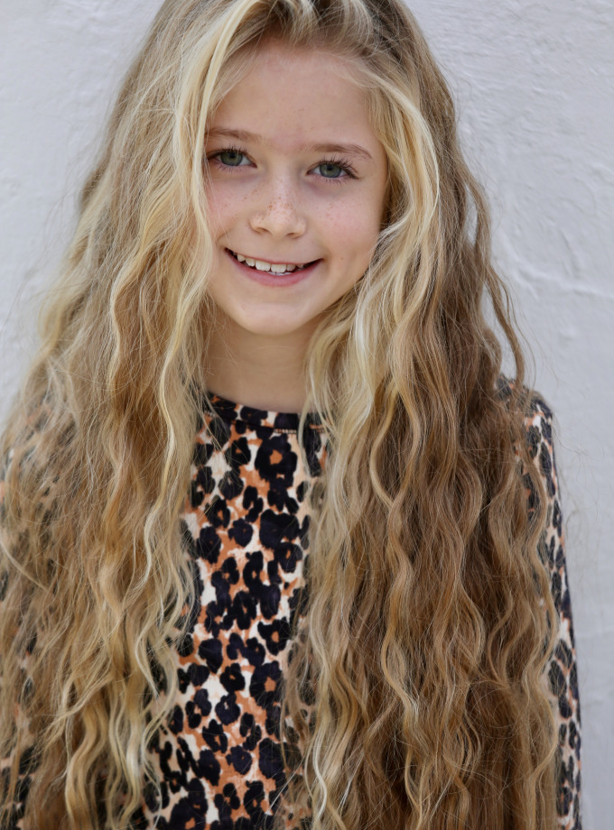 Mia W | Child model | Source Models model agency | 214705