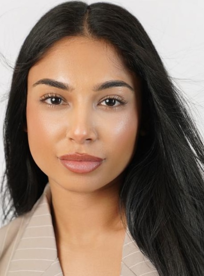 Female Model Agency in London, UK - Source Models