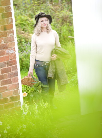 Sue S | Female model | Source Models model agency | 32632