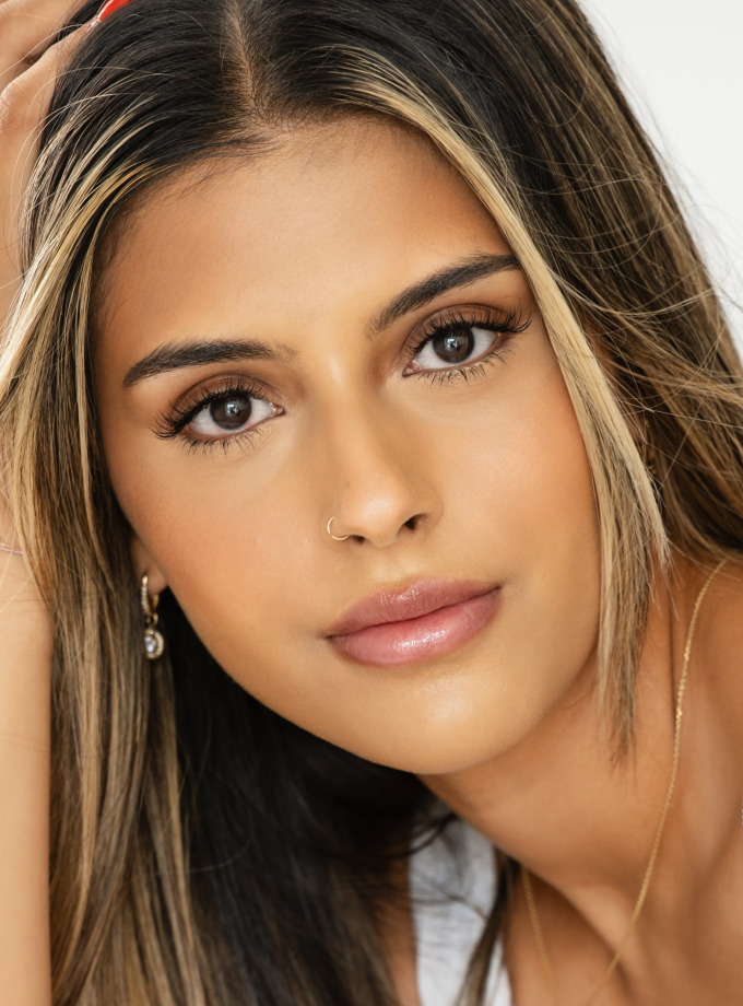 Female Model Agency in London, UK - Source Models