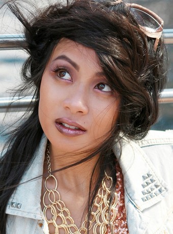 Van P | Female model | Source Models model agency | 109482