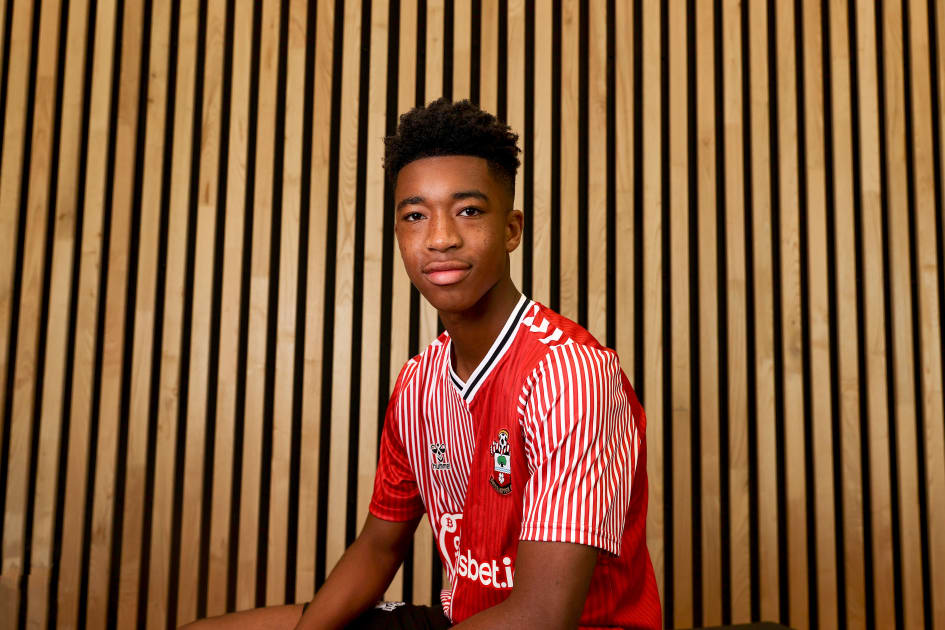 Sam Amo-Ameyaw signs first professional contract | Southampton FC ...
