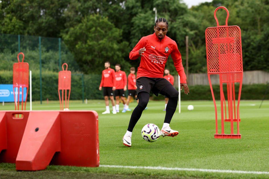 Gallery: Back on the grass | Southampton FC Official Site